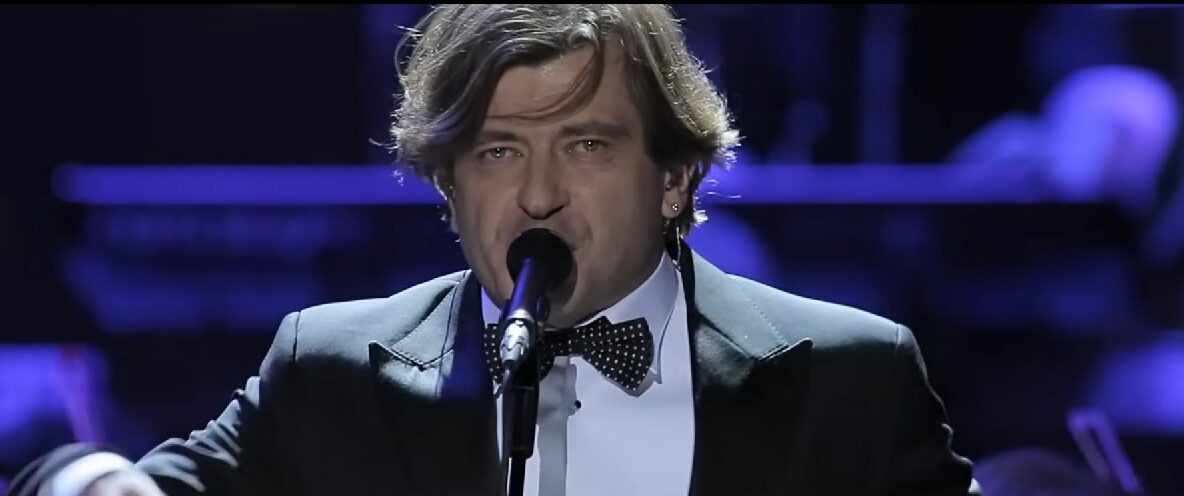 Лёва Би-2* прибыл в аэропорт Пхукета и ждёт самолёт в Израиль ...