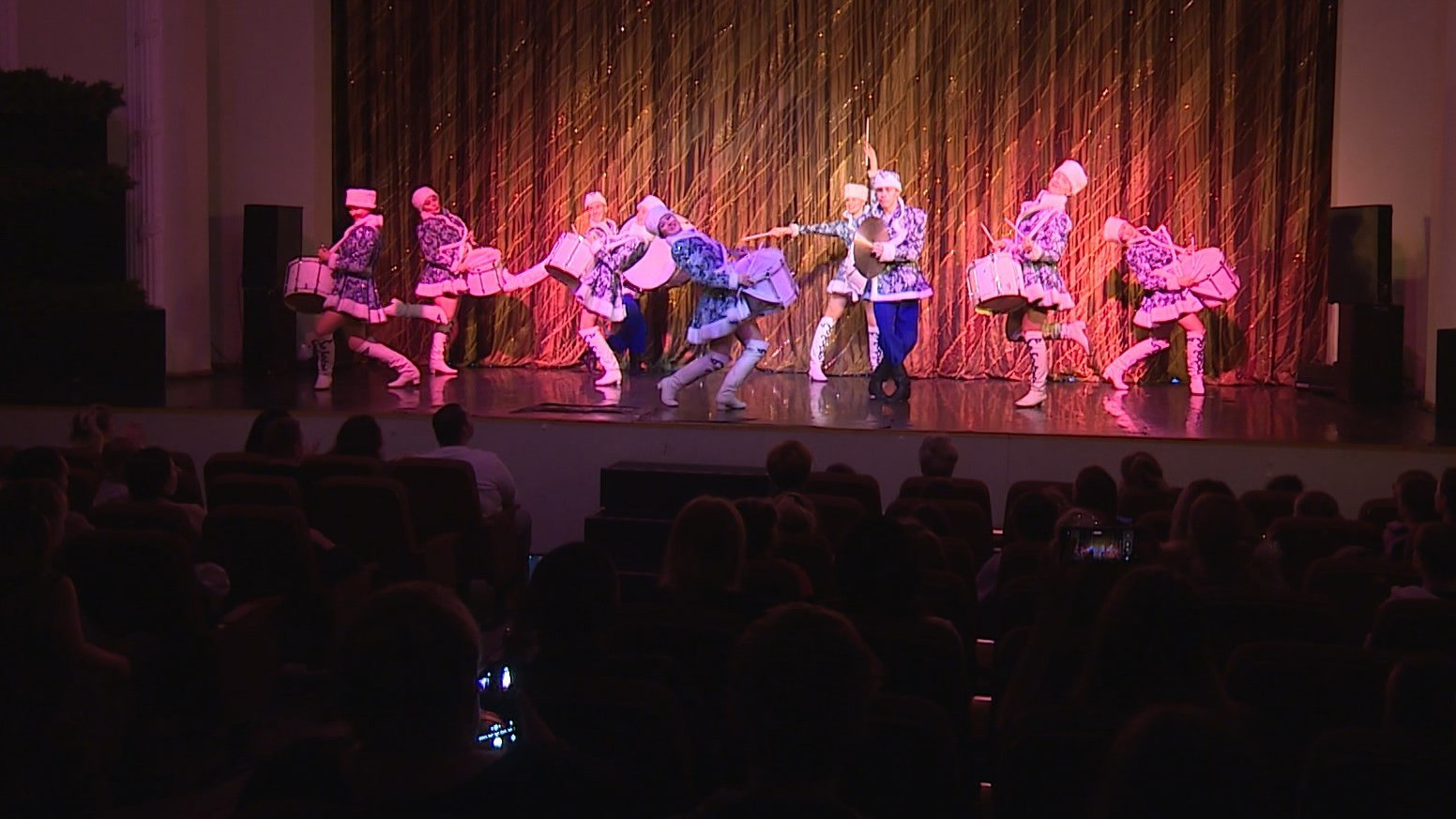 Более 500 подопечных соццентра «Радость Моя» посетили благотворительную ...